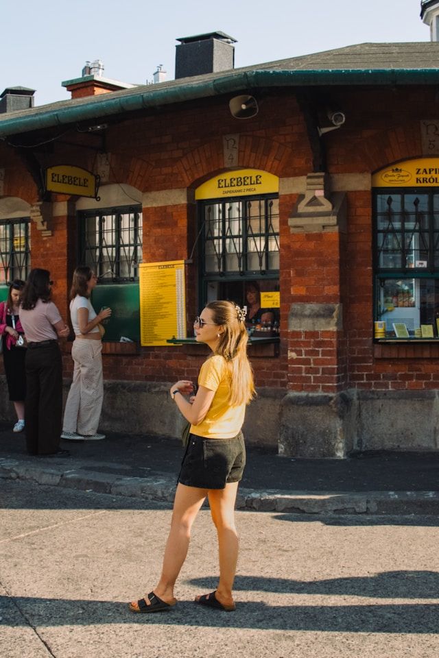 Gdzie na wakacje w marcu? Najcieplejsze kierunki i atrakcje